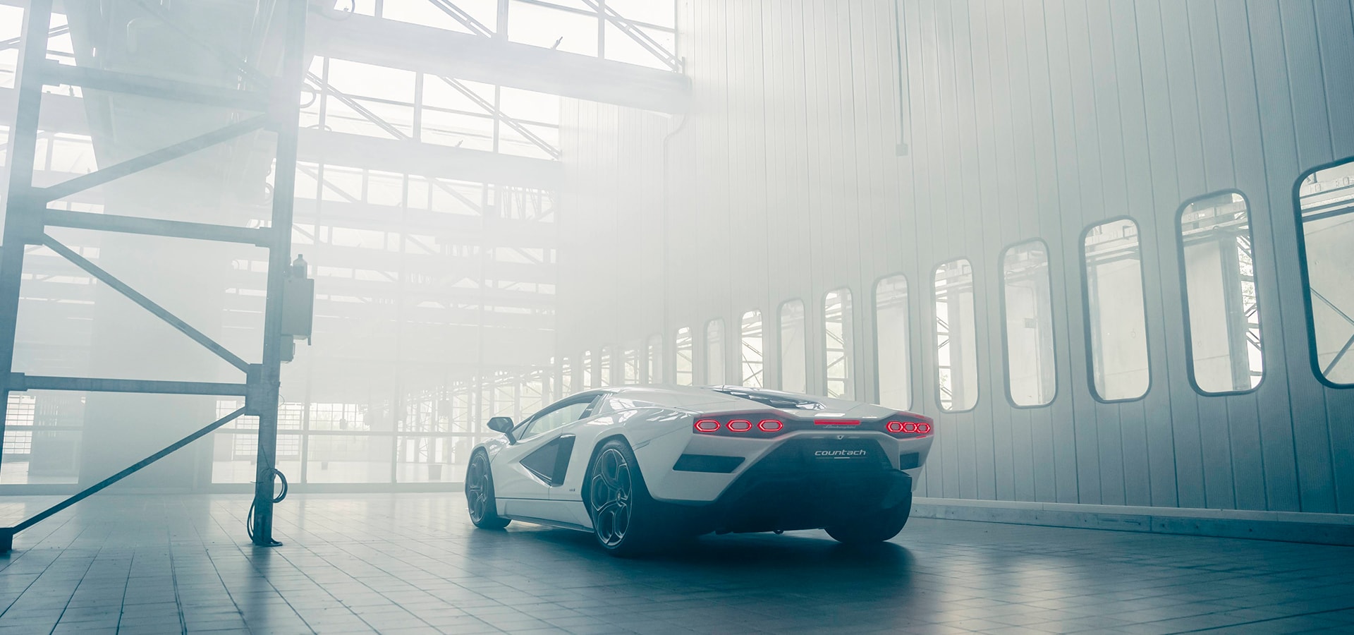 Countach LPI 800-4 | Lamborghini UAE